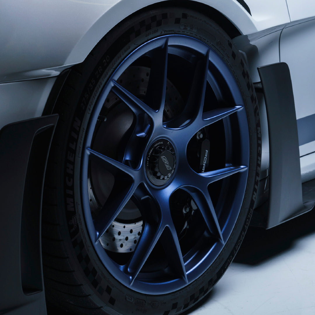 Porsche 911 GT3 RS | GT3 RS vs 911 – 000 Magazine